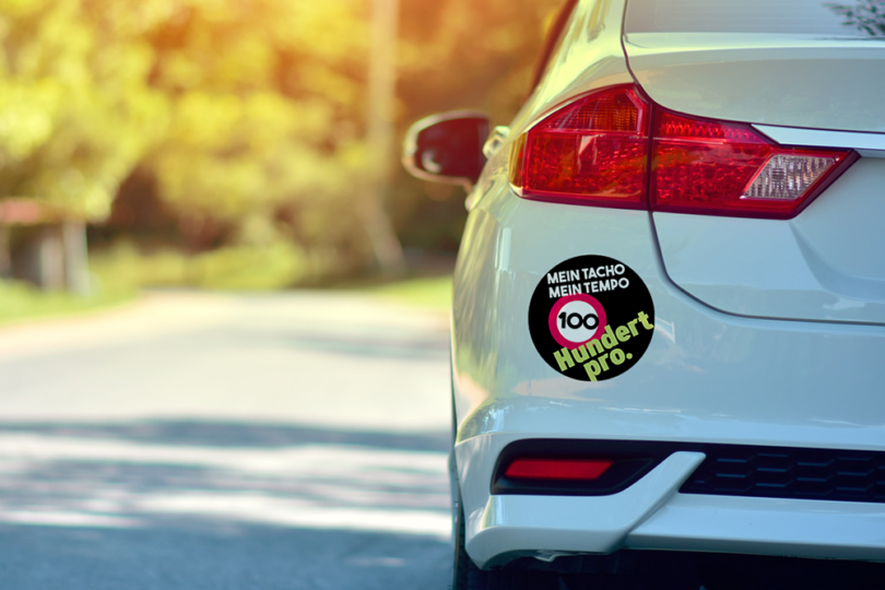 Autoaufkleber für Tempo 100 auf Autobahnen